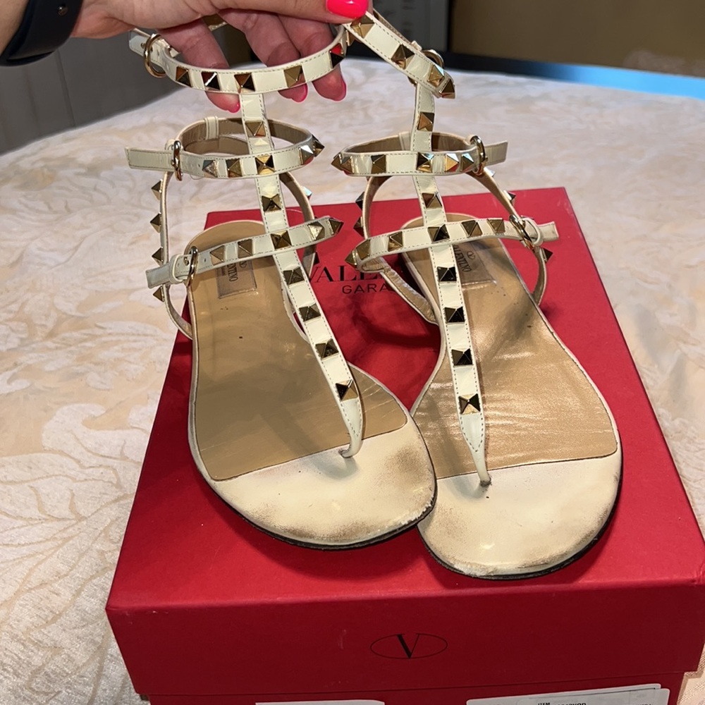 Valentino Garavani Rock Stud Flip Flops - Gem